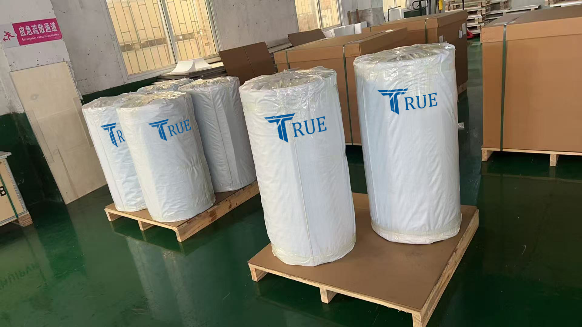 0.45mm automotive grade PVB film has been sent to Shanghai Port ...
